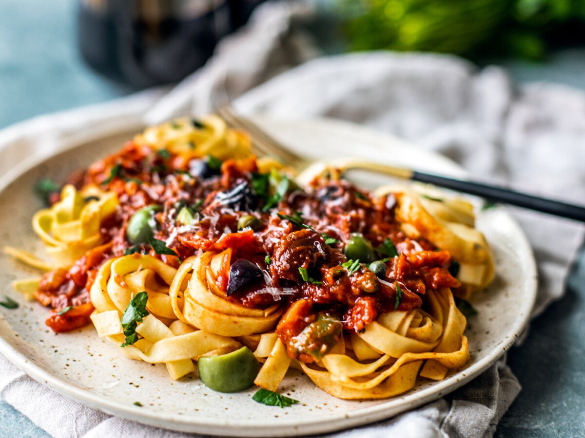 Easy Puttanesca Sauce - Killing Thyme